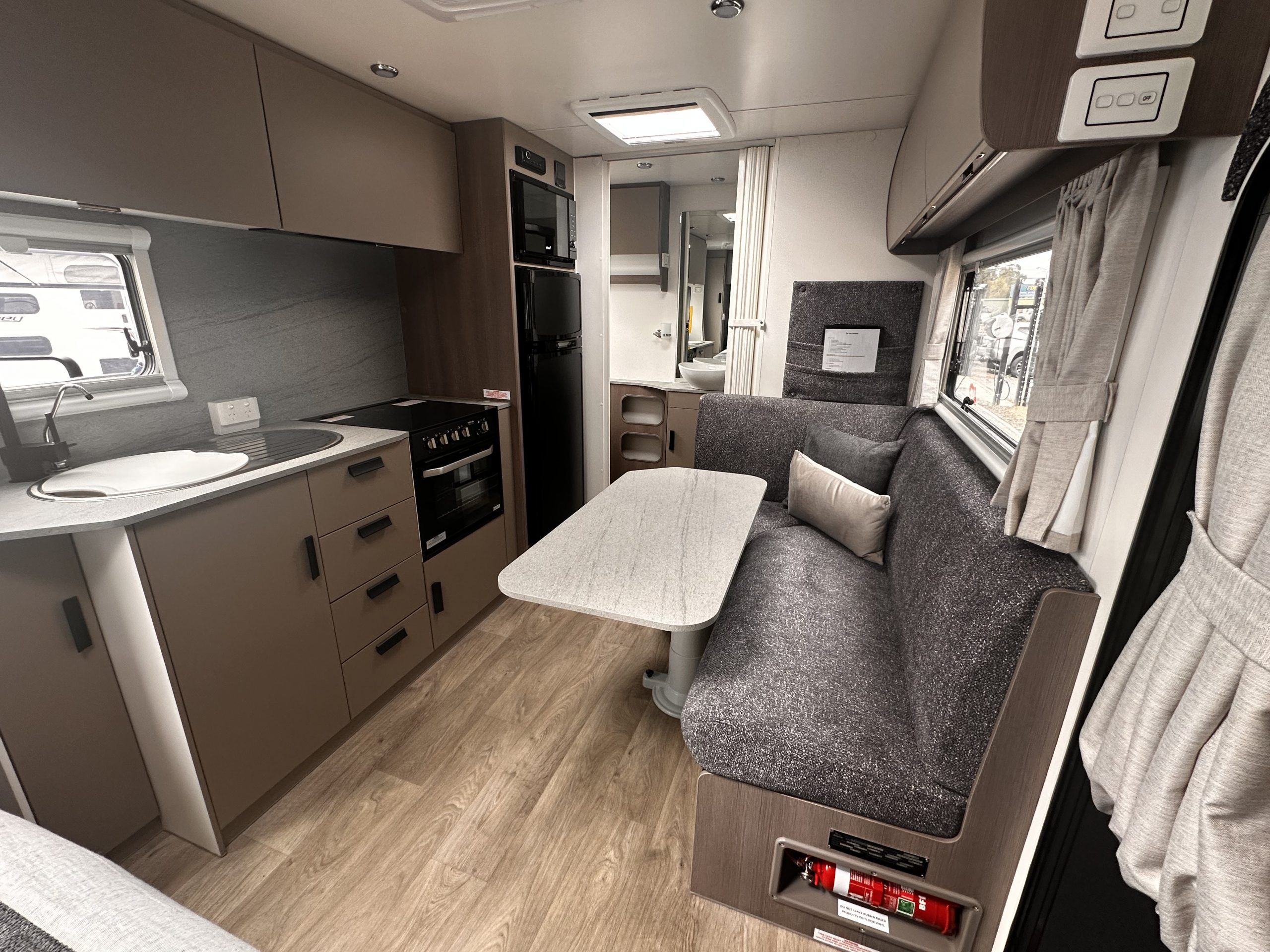 Jayco Journey Poptop 16.67-5 | Eastern Caravans